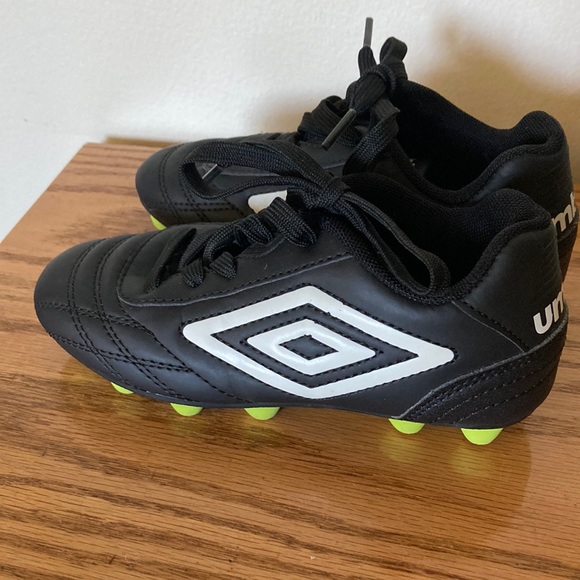 Umbro | Shoes | Youth Umbro Soccer Cleats | Poshmark